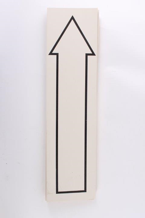 Køb Skilt med pil i kraftig karton hos 417.dk